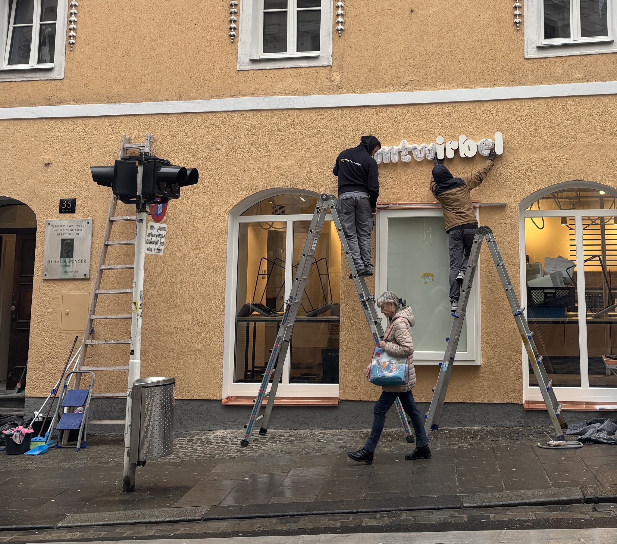 Neueröffnung in Linz: "Zimtwirbel" eröffnet neue Filiale in der Linzer ...