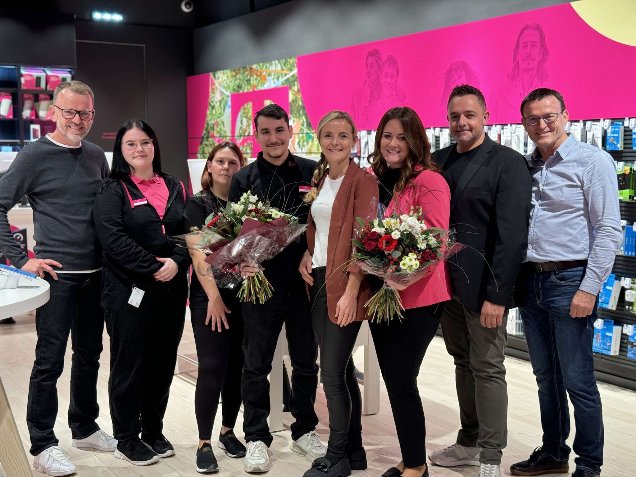 Vielfältige Produkte: Modern gestalteter Magenta-Shop im Eli startet ...