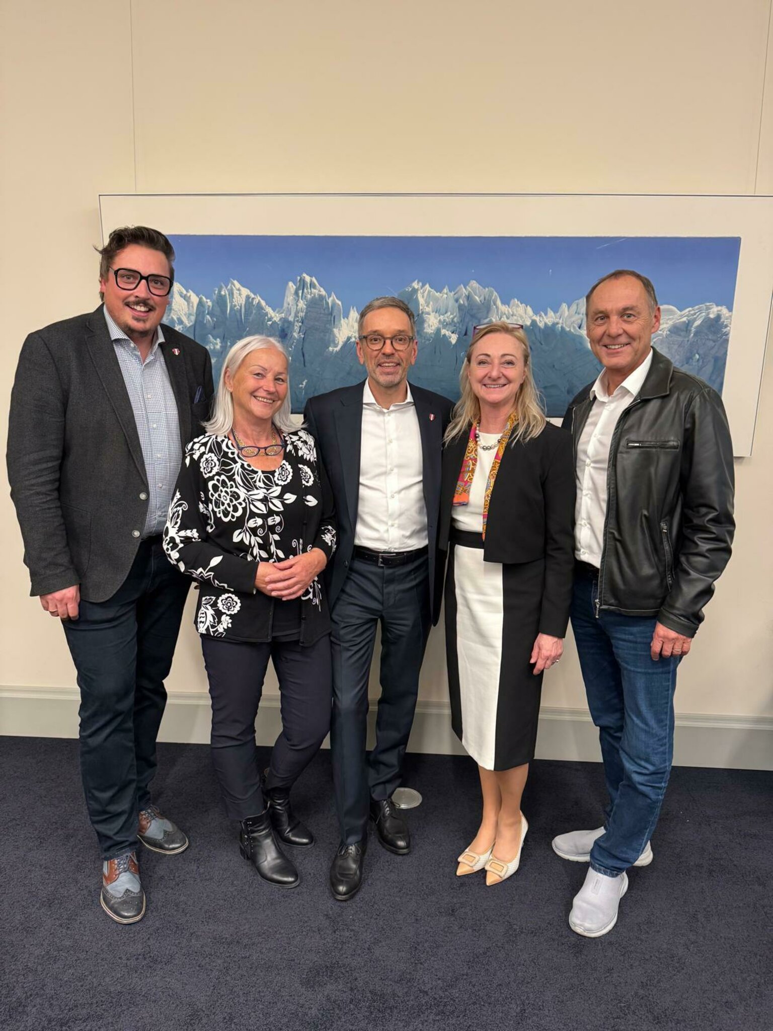 Neue FPÖ-Bundesrätin: Hallerin Irene Partl folgt Christoph Steiner nach ...