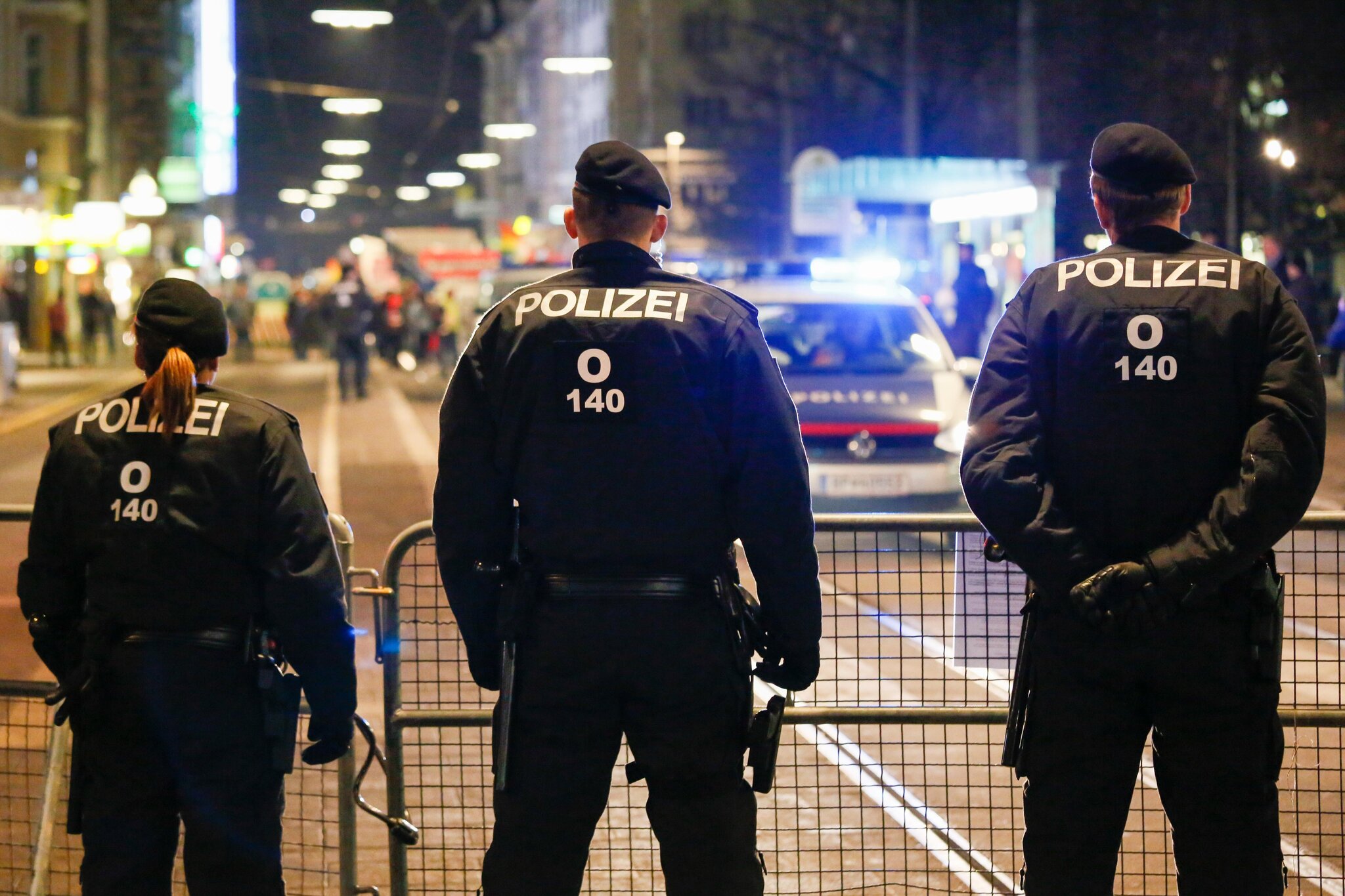 Polizei bittet um Hinweise: 36-Jähriger von fünf Tätern ausgeraubt - Linz