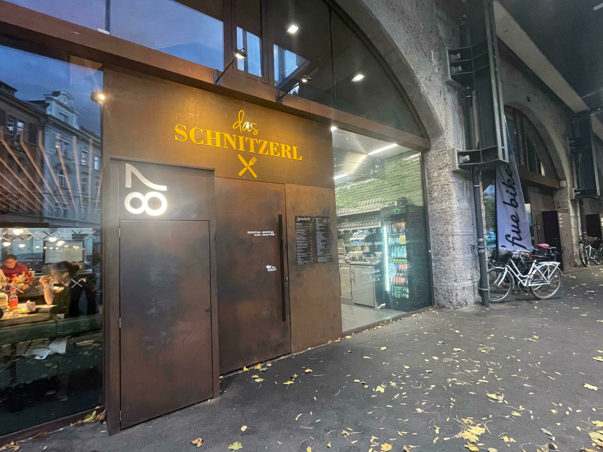 Genussspecht unterwegs: Schnitzel Genuss im Selbstbedienungsstil ...