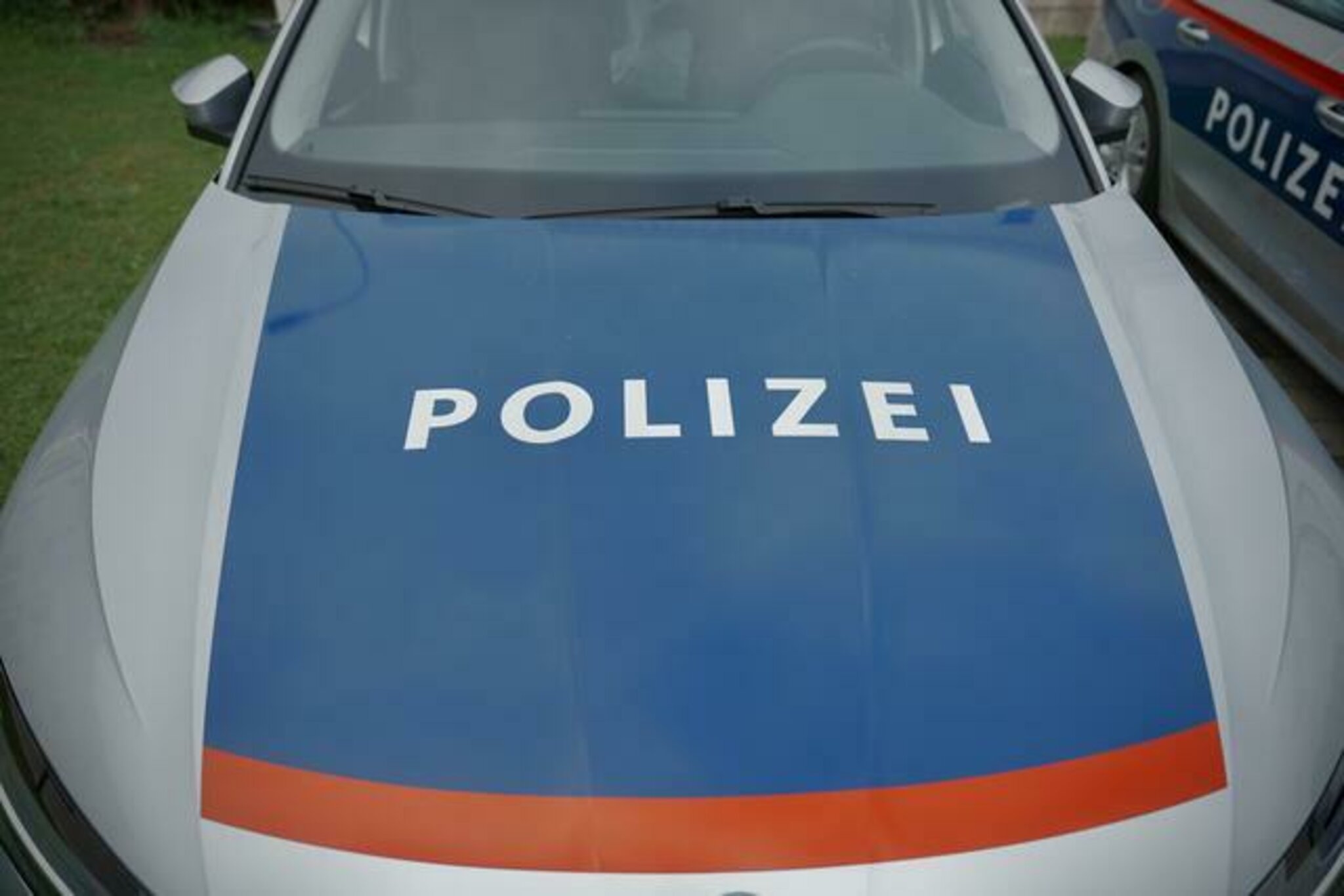 Wolfsberg: Betrunkener Lenker bleibt mit Auto im Böschungsgraben hängen ...