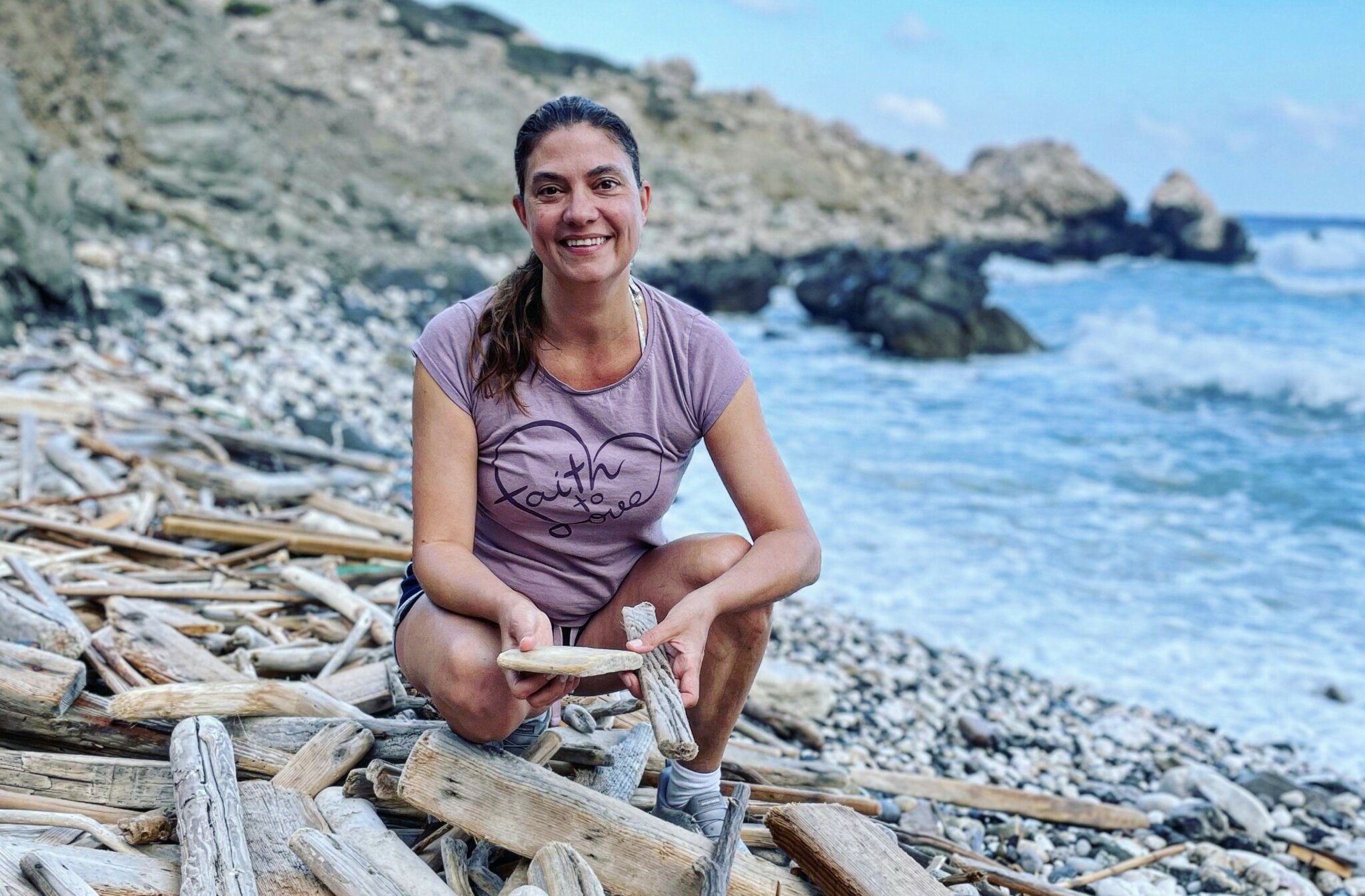 Penzinger Künstlerin: Agnes Boros verwandelt Treibholz in Kunst - Penzing