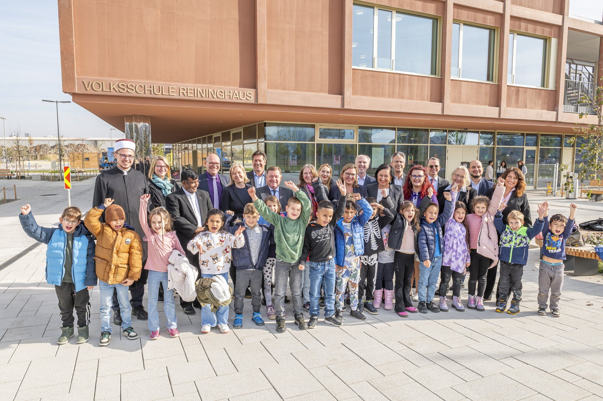 Neu Bildungscampus Reininghaus: 20-klassige Volksschule eröffnet - Graz