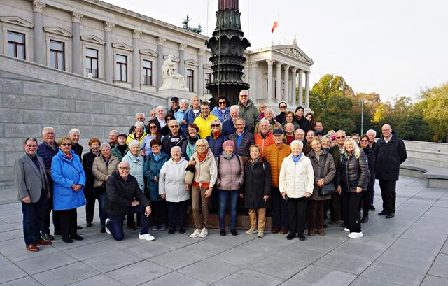 Architekt Oissner gab Infos: Vöslauer Senioren besuchten Parlament - Baden