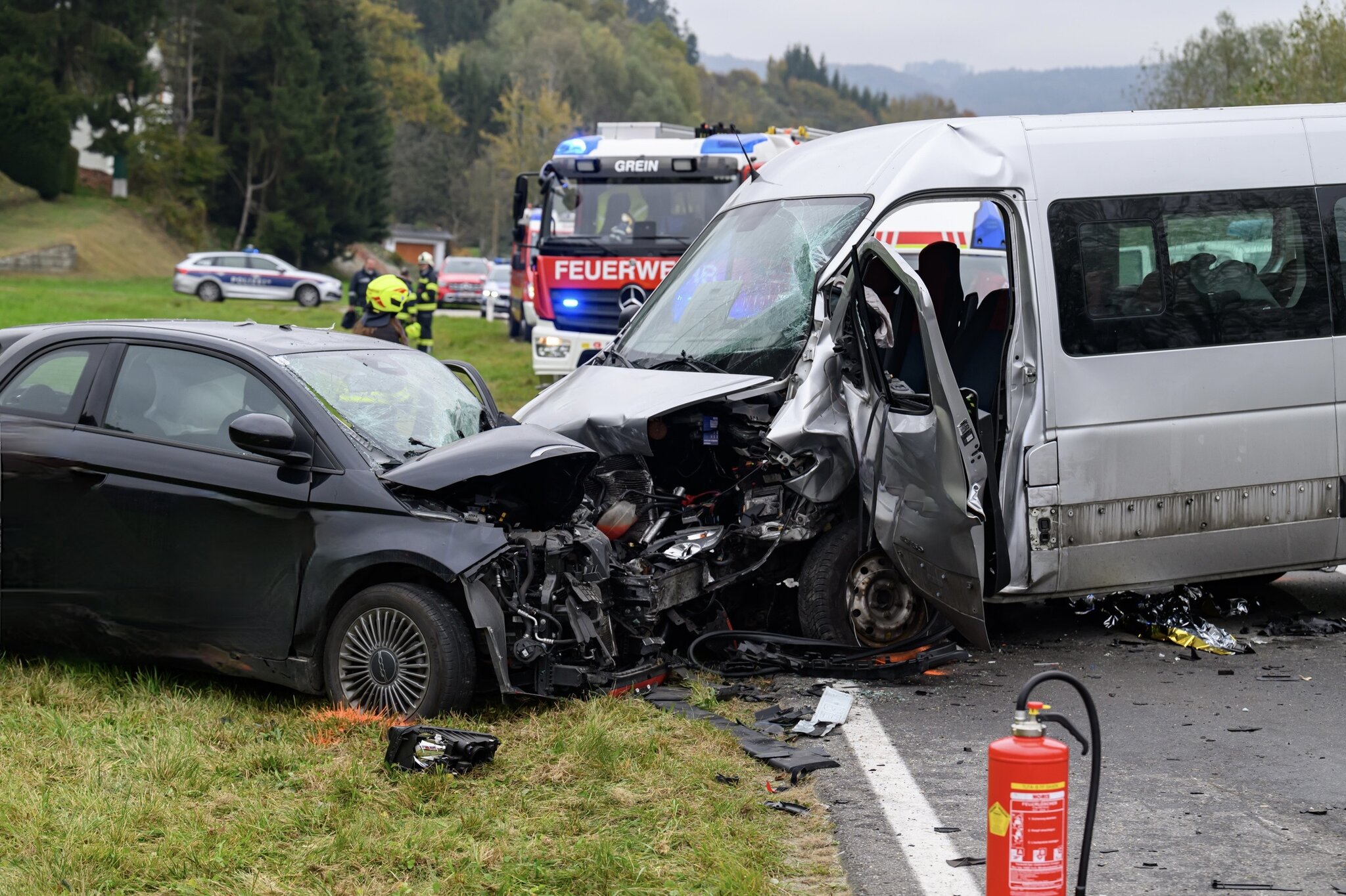 Frontalkollision: Schwerer Verkehrsunfall auf der B3 in Saxen - Perg