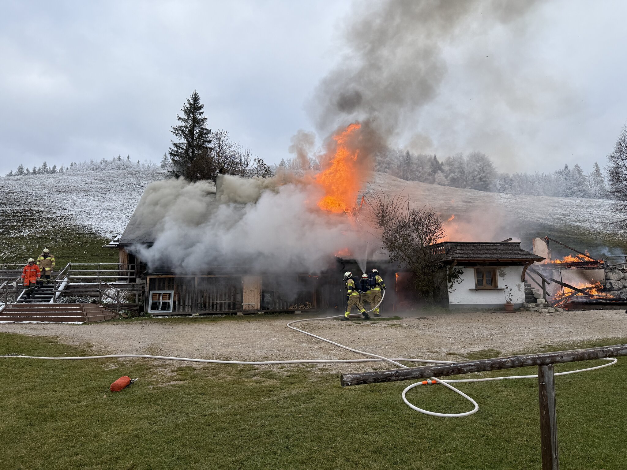 Polizei Salzburg: Brand im Bereich der Eisenaualm im Länder-Grenzgebiet ...