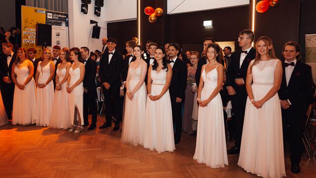 Bildergalerie: HAK Perg Maturaball 2024 – Ein Abend voller Eleganz und Spaß - Perg