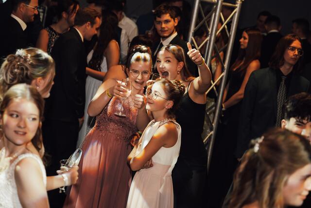 Bildergalerie: HAK Perg Maturaball 2024 – Ein Abend voller Eleganz und ...