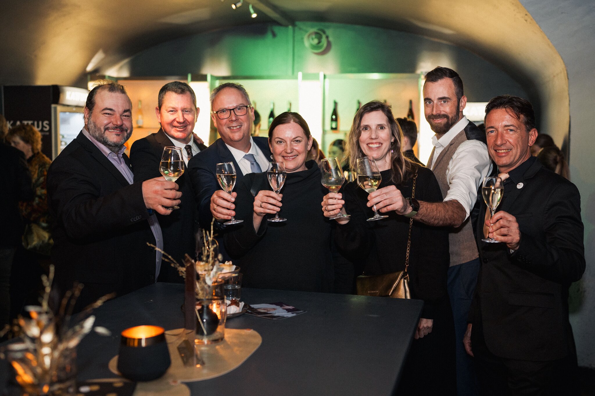 Semmering/Wien: Anlässlich 40 Jahre Tourismusschulen floss der Sekt in ...
