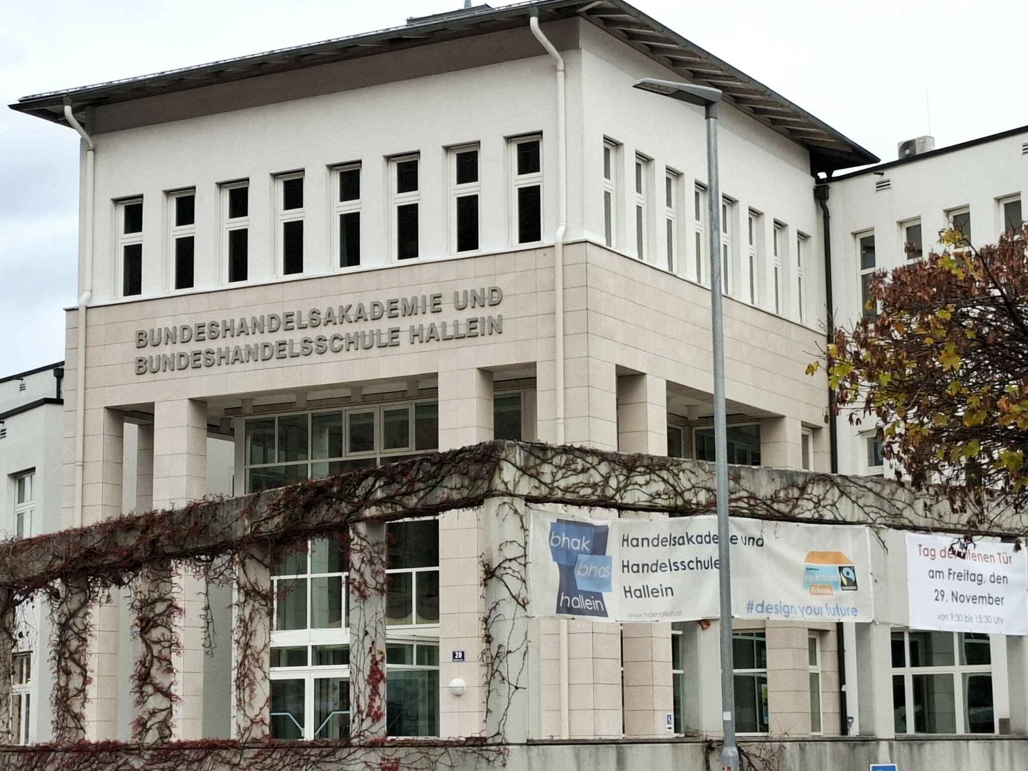 Bundeshandelsakademie und –handelsschule Hallein: Eine Ausbildung für ...