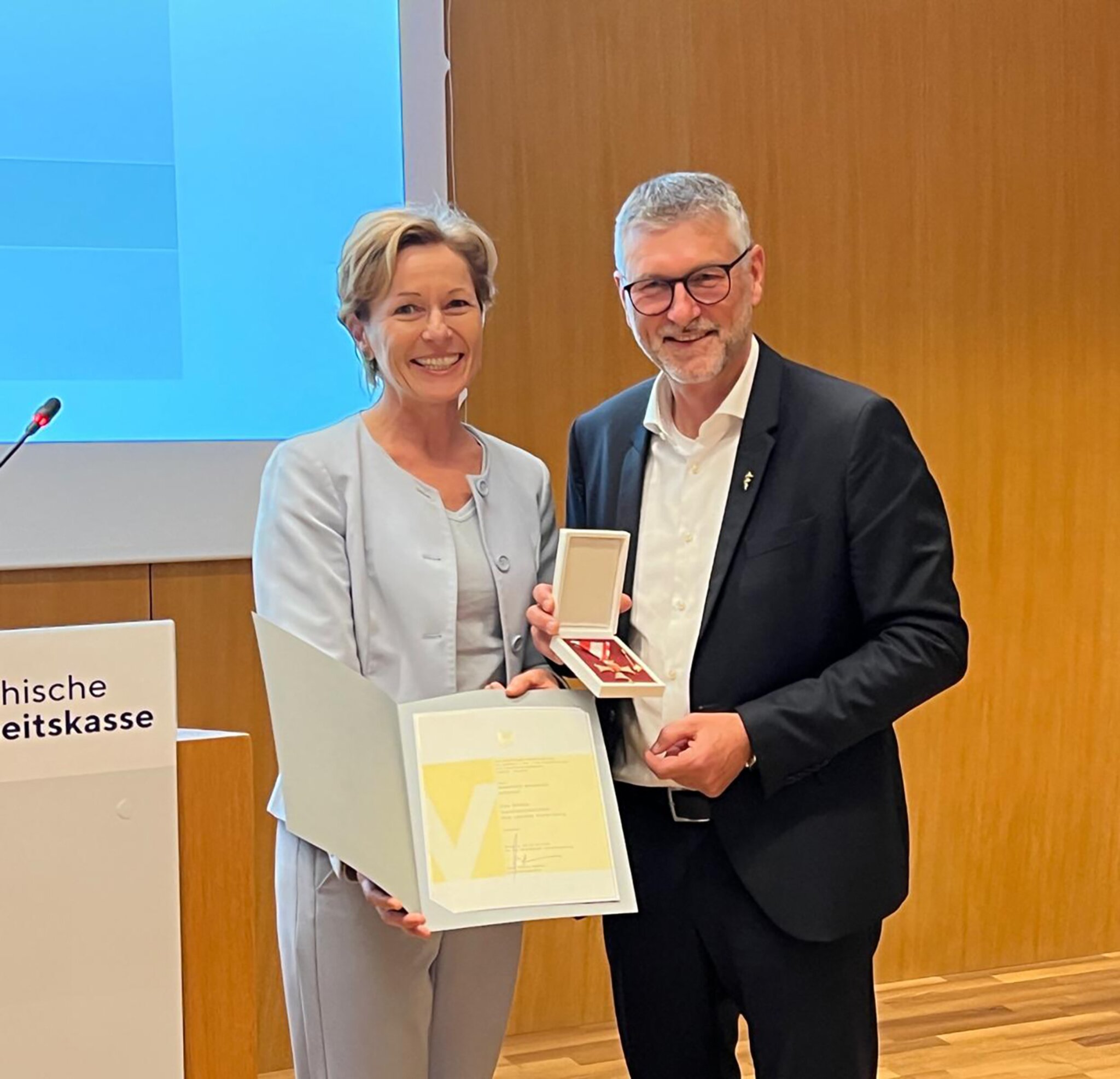 Er stellte Weichen im Gesundheitswesen: Großes Verdienstzeichen für ...