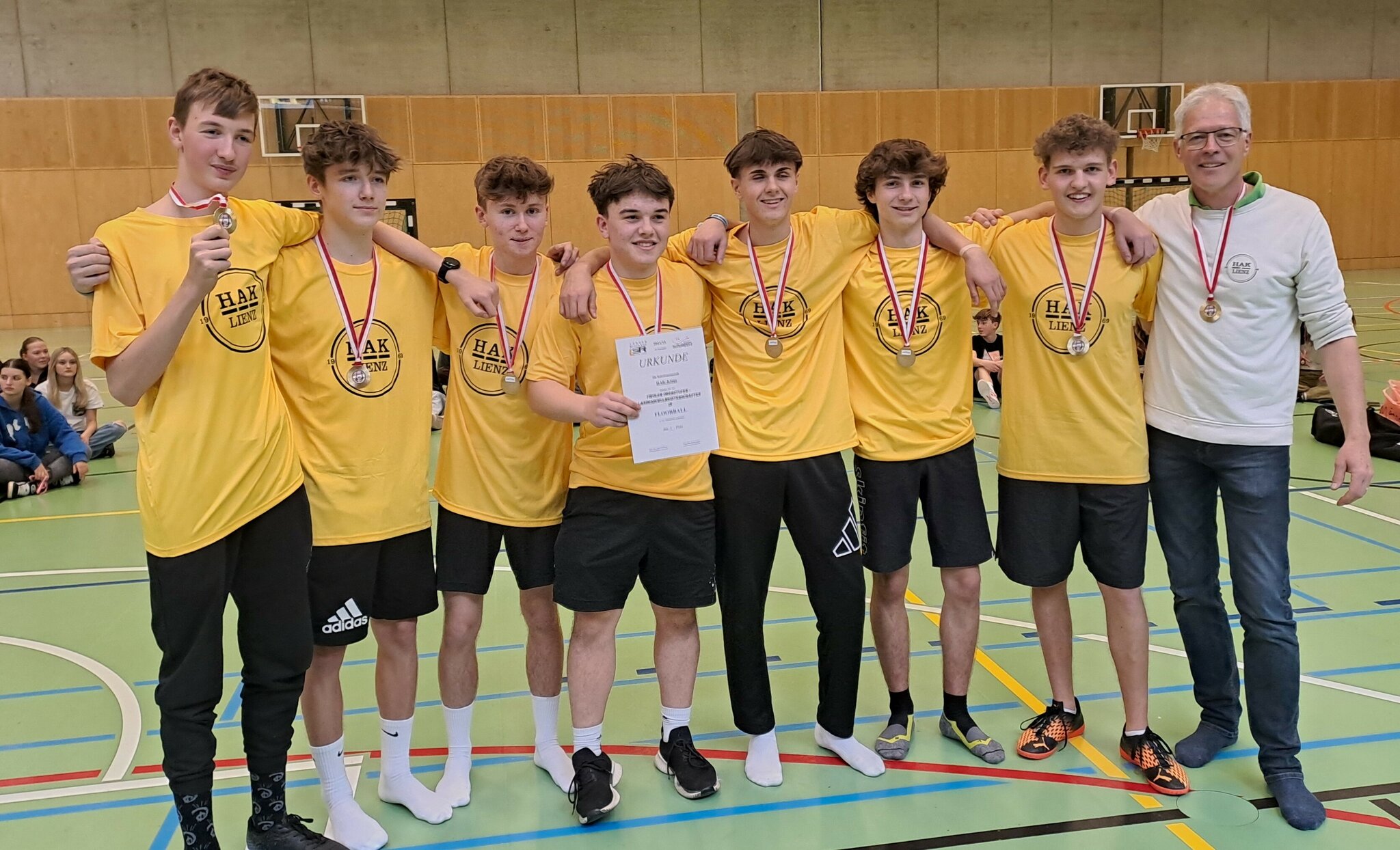 Die Freude ist groß: Schüler der HAK Lienz krönten sich zu ...