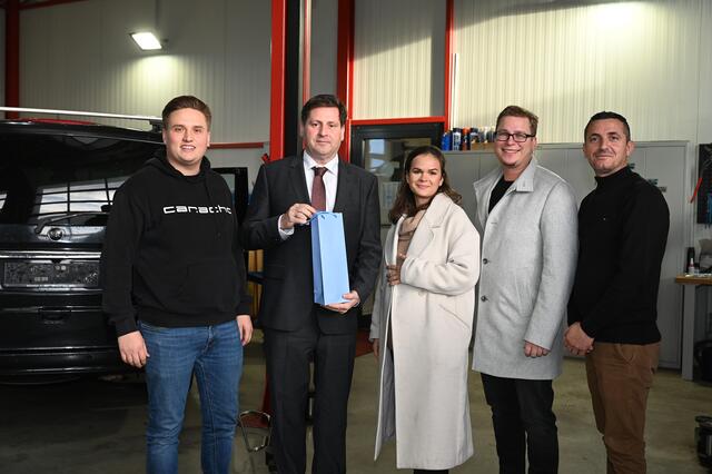 Neue Autowerkstätte in Baden: Eine Eröffnung mit „Caracho" und Vargas ...