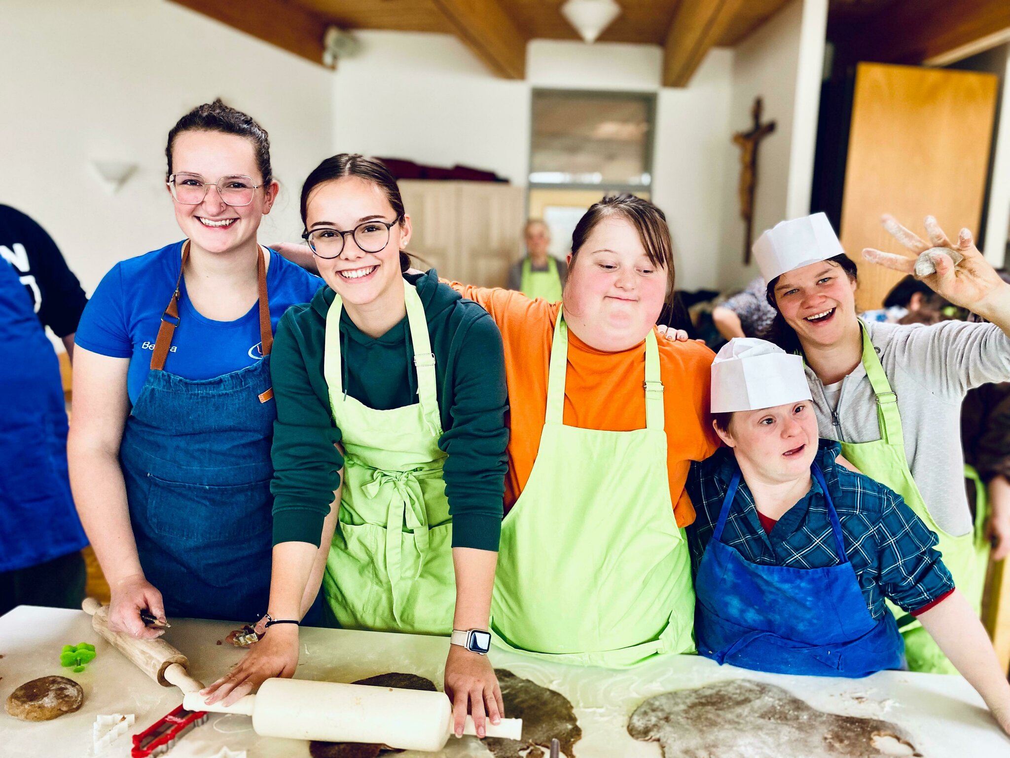 Lebenshilfe Werkstätte Ried: Viel Spaß beim gemeinsamen backen mit der Landjugend Ried - Ried