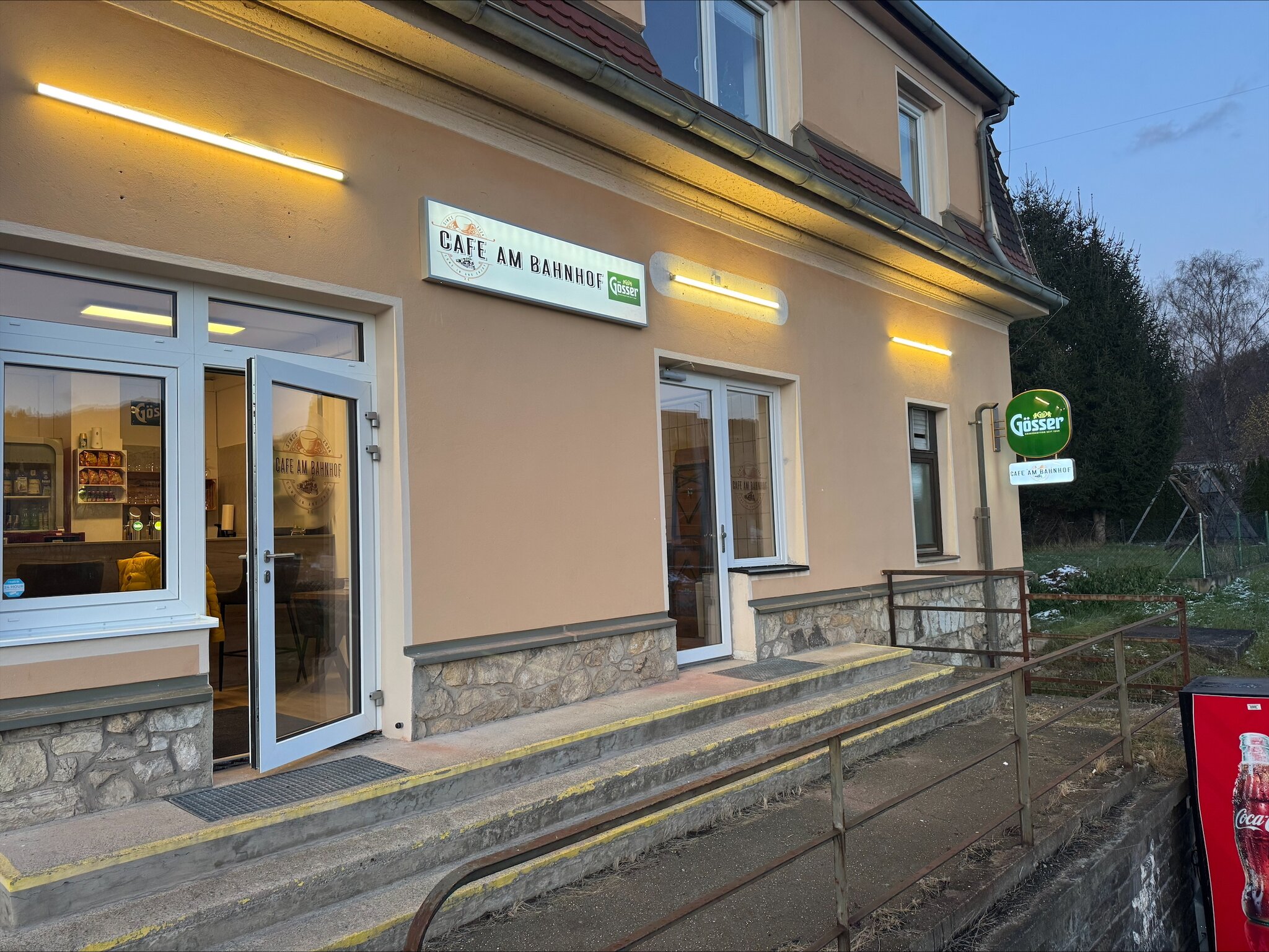 Kleiner, feiner Treffpunkt: "Café am Bahnhof" öffnet in Leoben ...