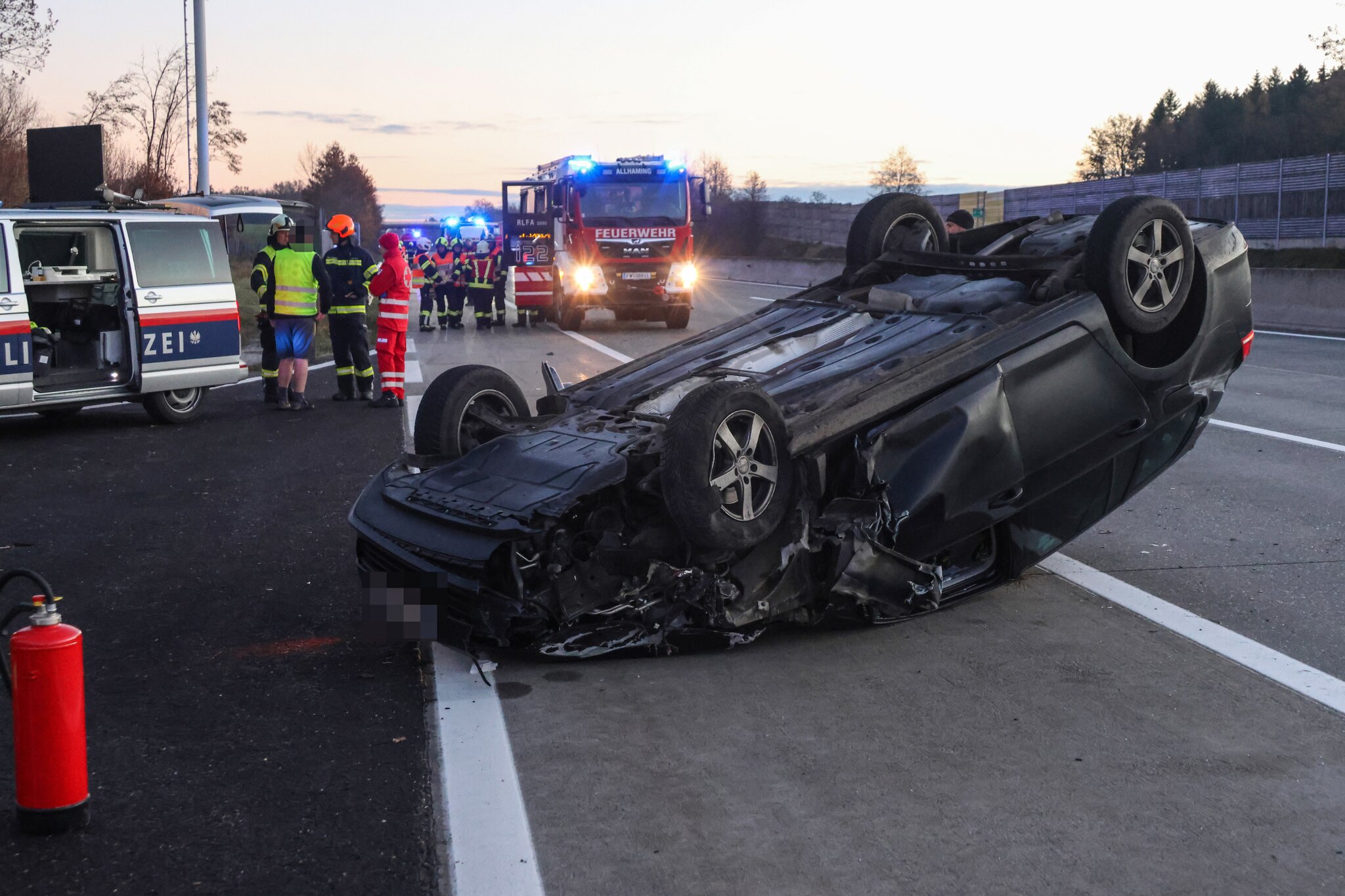 Unfall bei Sipbachzell: Auto überschlug sich nach Kollision auf Westautobahn - Wels & Wels Land