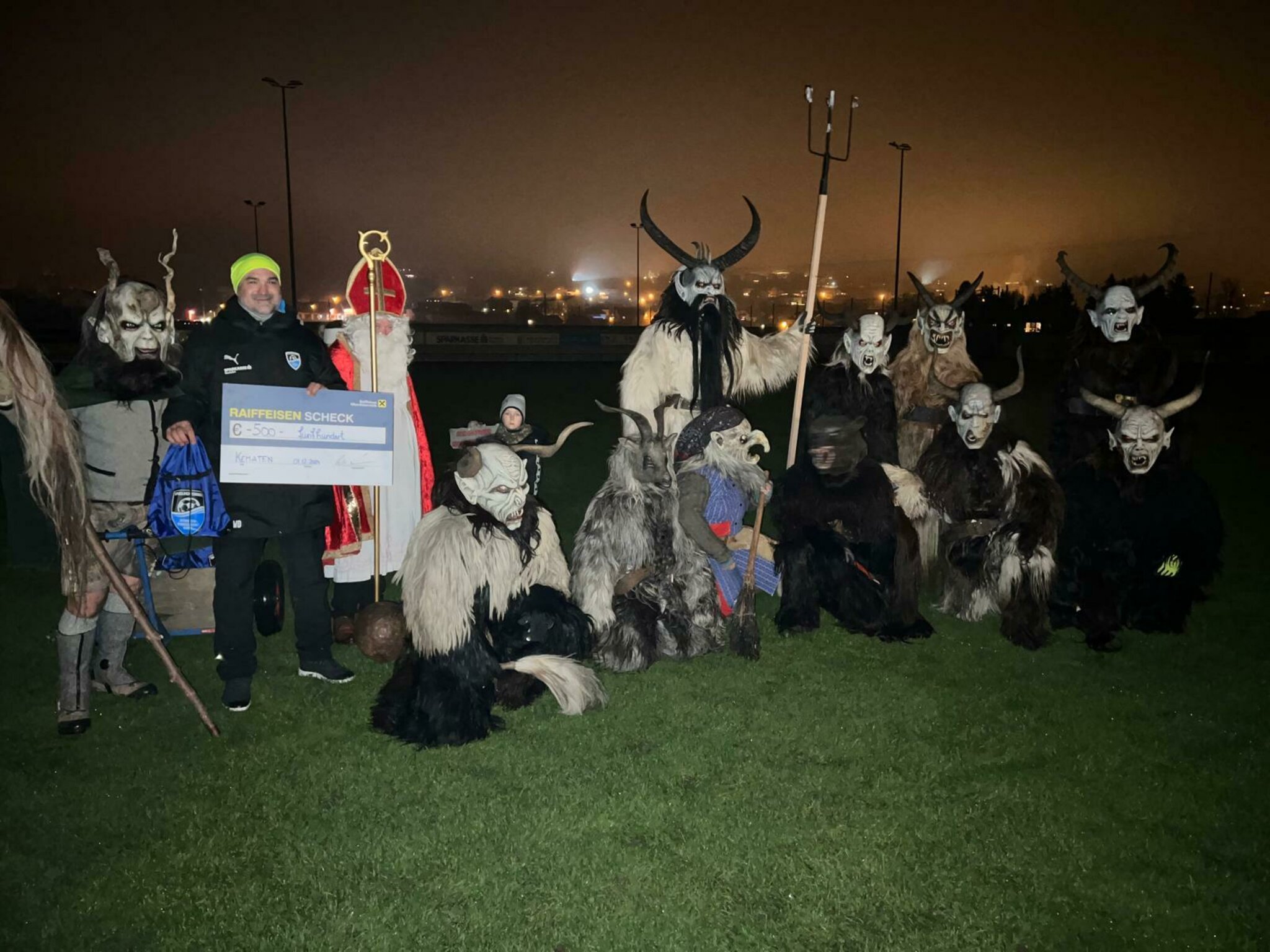 Strahlender Abschluss: Fackelzug und Perchtenshow feiern den Nachwuchs ...