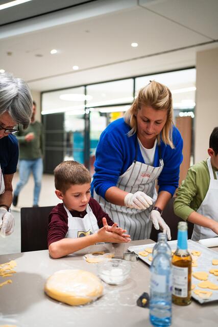 Giving Tuesday: Raiffeisen und LebensGroß backten für den guten Zweck - Graz-Umgebung