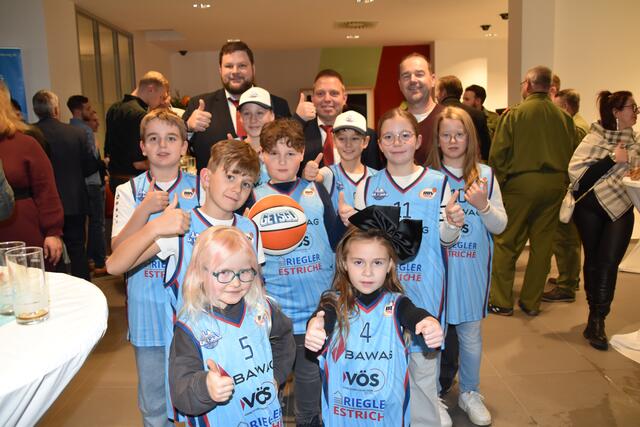 Oberwart: BAWAG eröffnete Filiale nach Umbau und Modernisierung neu ...