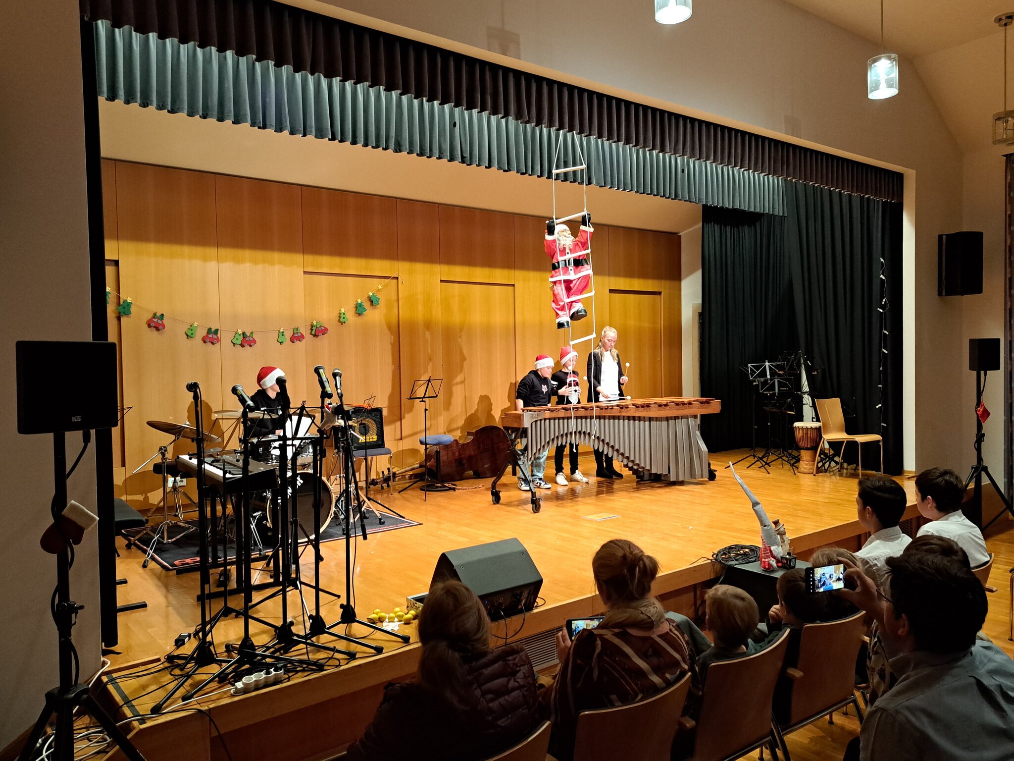 Weihnachtskonzert: Weihnachtliches Musizieren mit Schülern der LMS Ried/Traunkreis - Kirchdorf