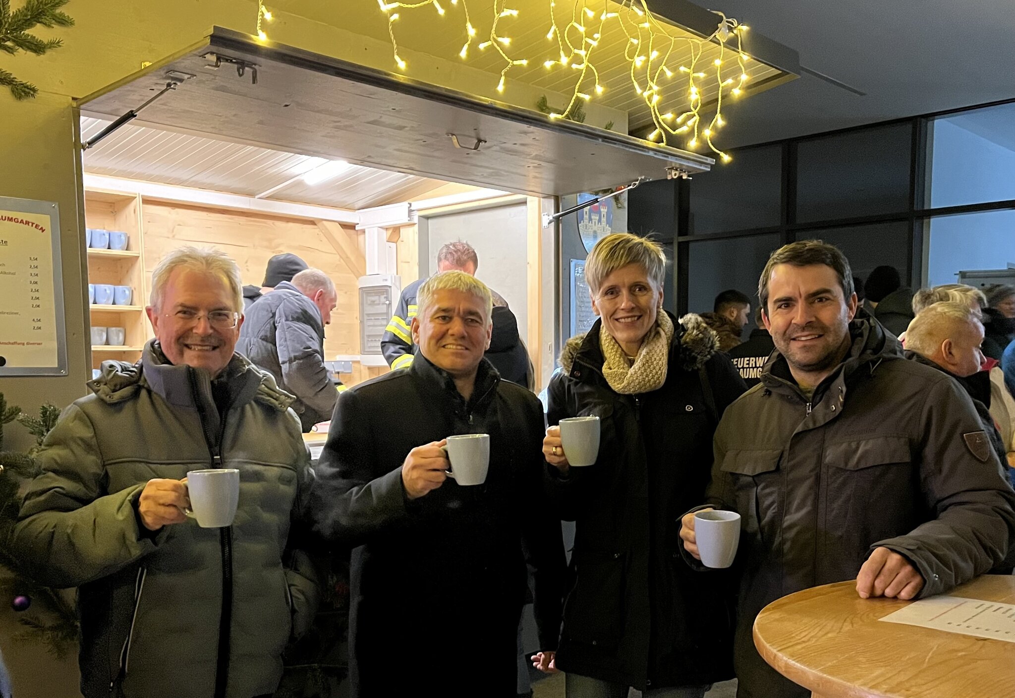 5. Adventmarkt vor dem K9 in Zistersdorf: Nikolo, Krampus und ...