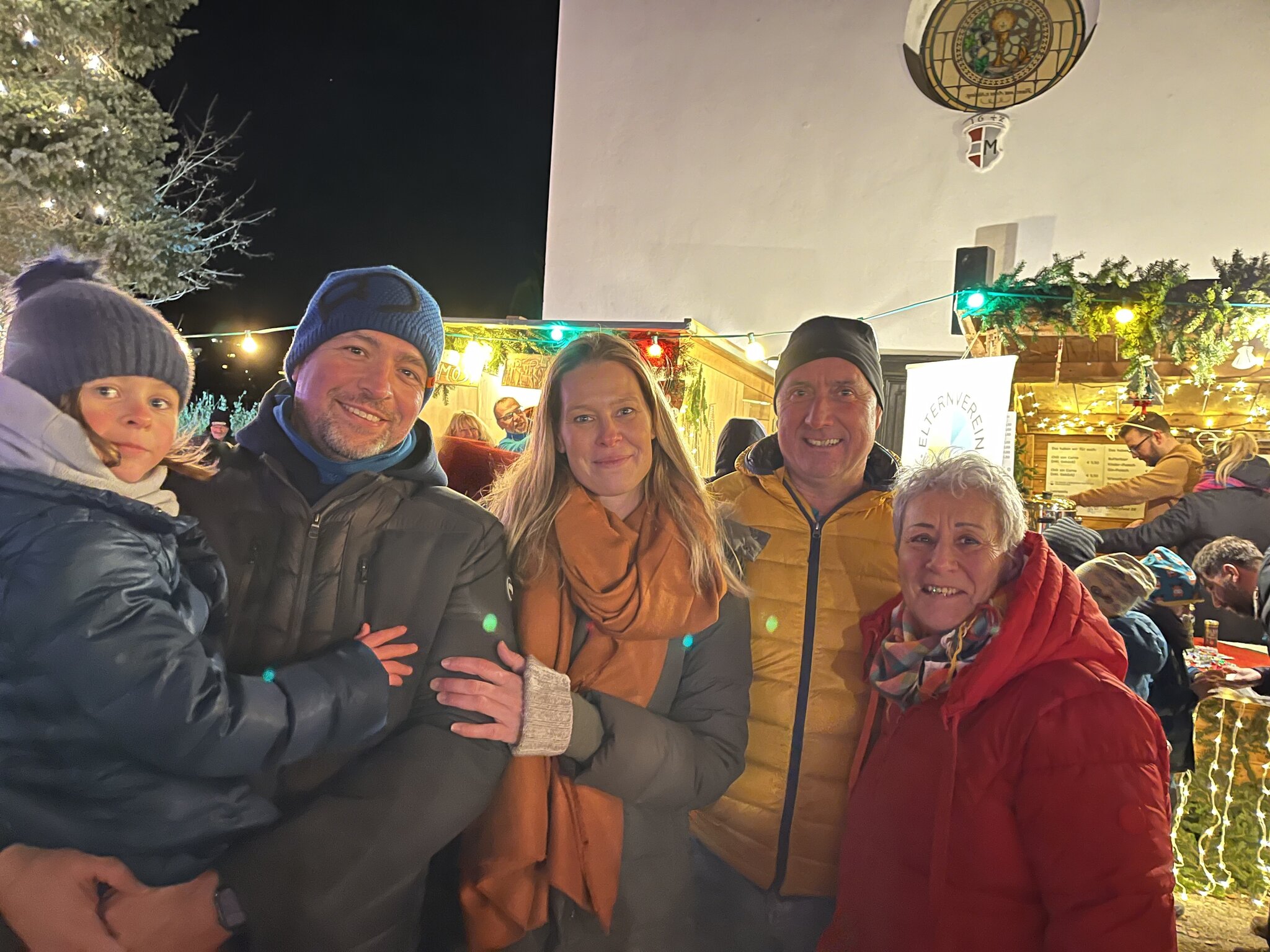 Adventmarkt in Gablitz: Weihnachtlicher Zauber vor der Kirche - Purkersdorf