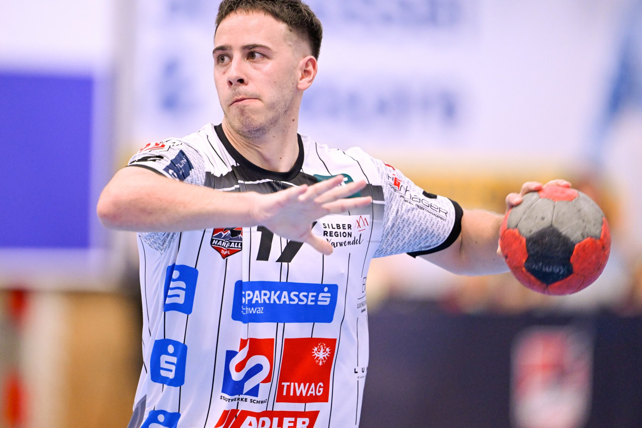 Sparkasse Schwaz Handball Tirol schlägt die Fivers: Osthalle bleibt ...