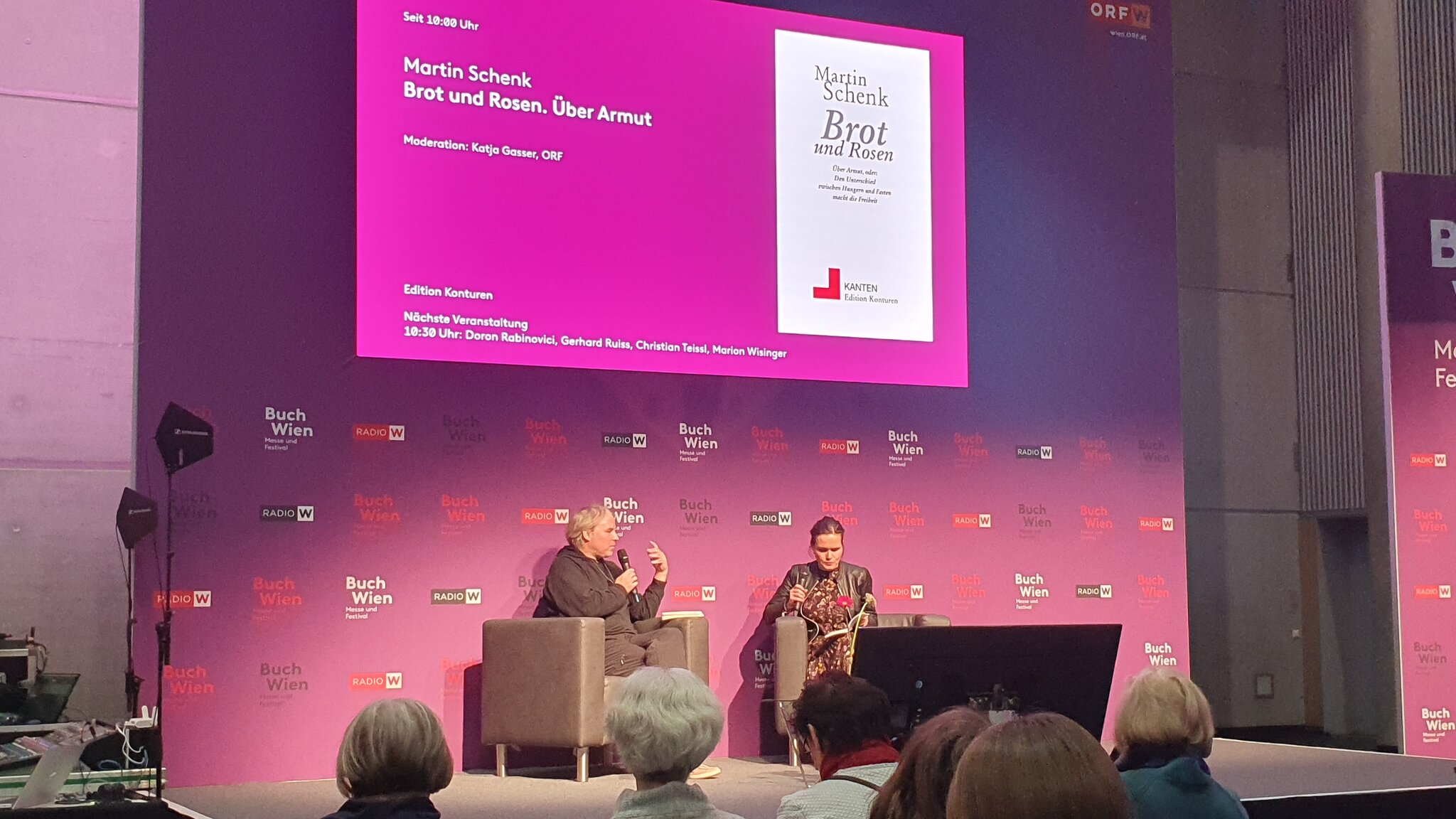 Sozialexperte Martin Schenk bei der Buch Wien: Arme Menschen brauchen ...