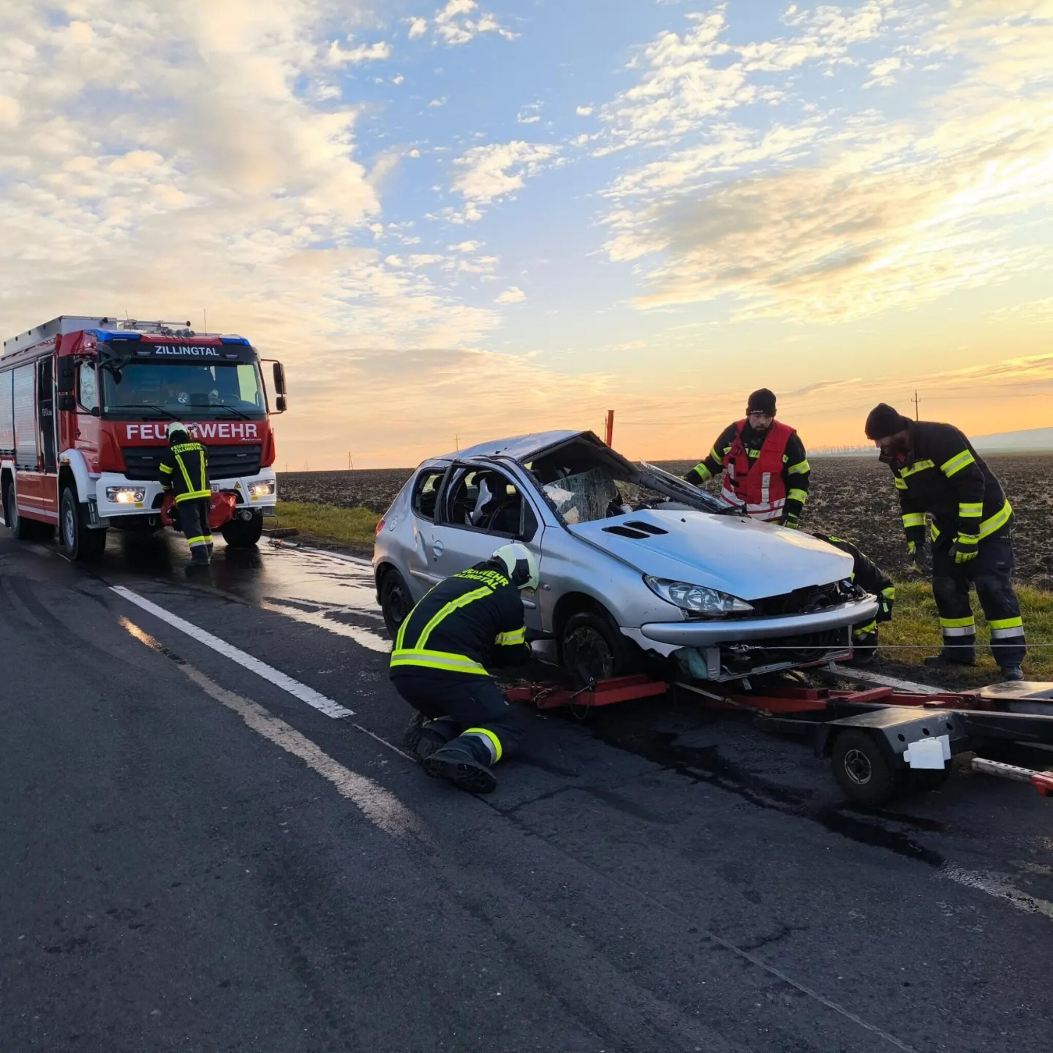 Dramatische Szenen: Autoüberschlag bei schwerem Verkehrsunfall - Eisenstadt