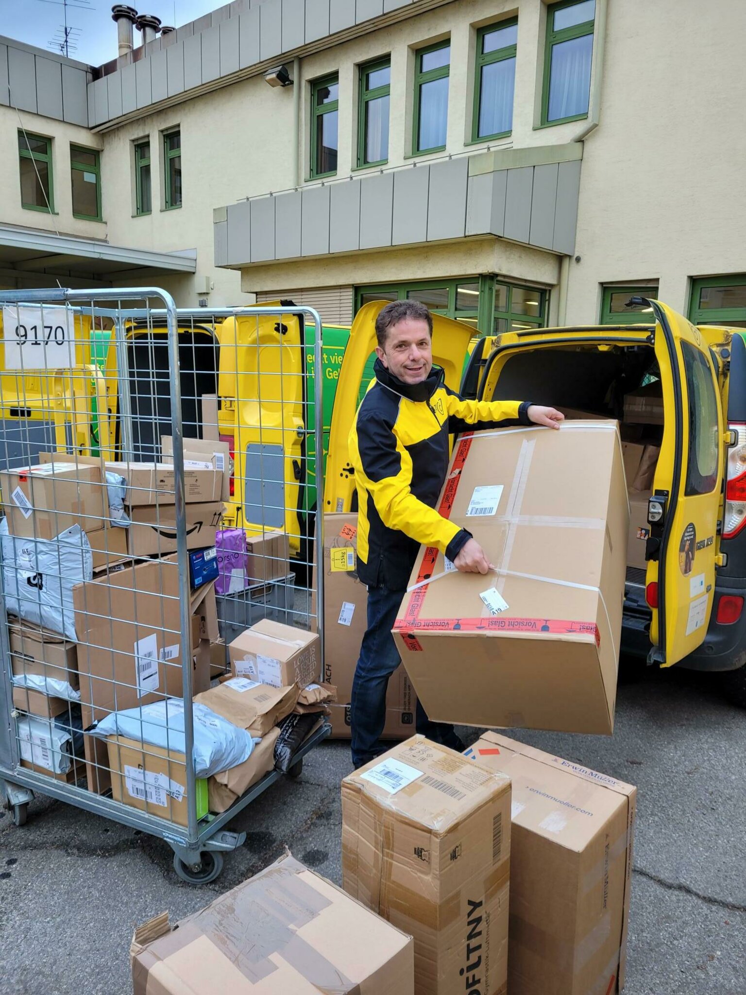 "Immer größere Pakete": Postler im Packerlwahnsinn rund um Weihnachten ...