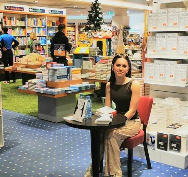 Österreichs jüngste Thriller-Autorin: Aline Tosch kündigt ihr zweites ...