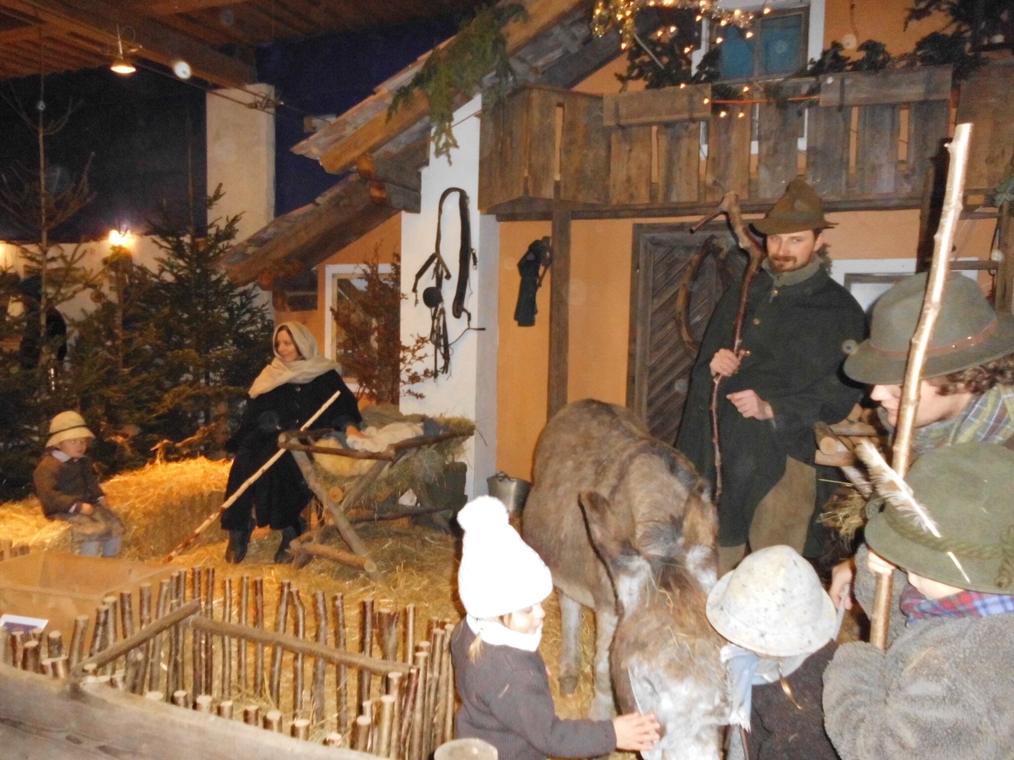 Rohrer Bergadvent: Traditioneller Adventmarkt in Rohr im Gebirge ...