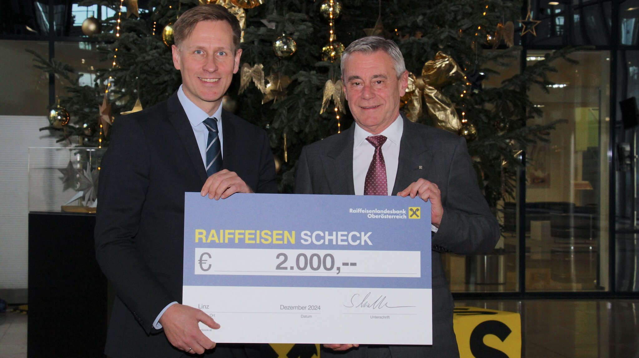 Für den guten Zweck: Raiffeisenlandesbank OÖ spendet für das Christkind ...