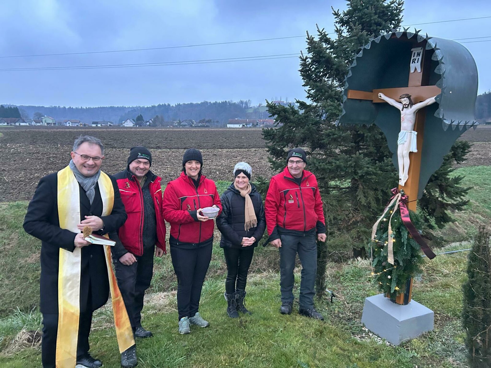 Christbaumverkauf Moitz: Hier glänzen echte "Steirerbuam" am Heiligen ...