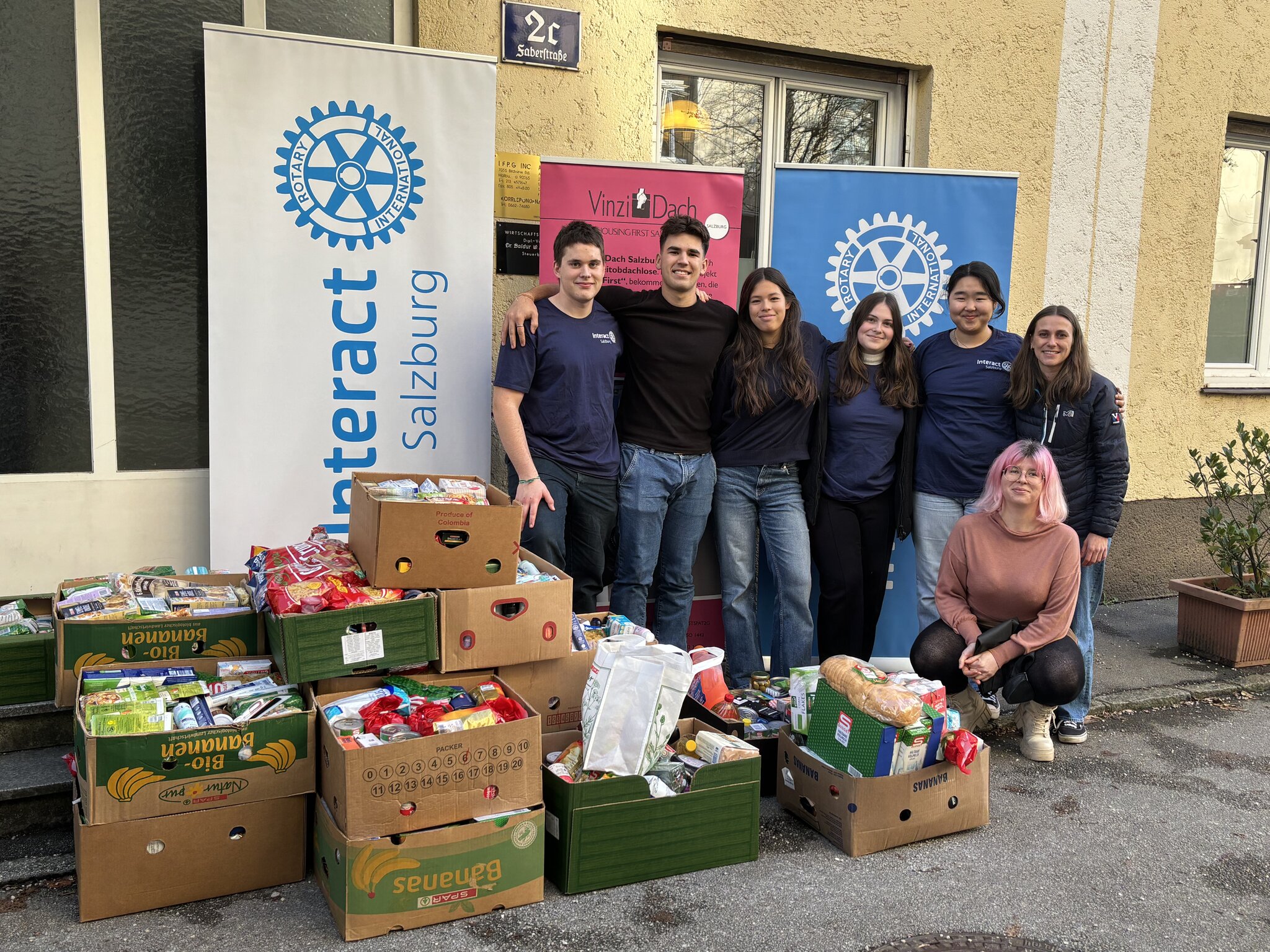 Rotary Interact Clubs Salzburg: „Kauf eins mehr – Gib Hoffnung weiter ...