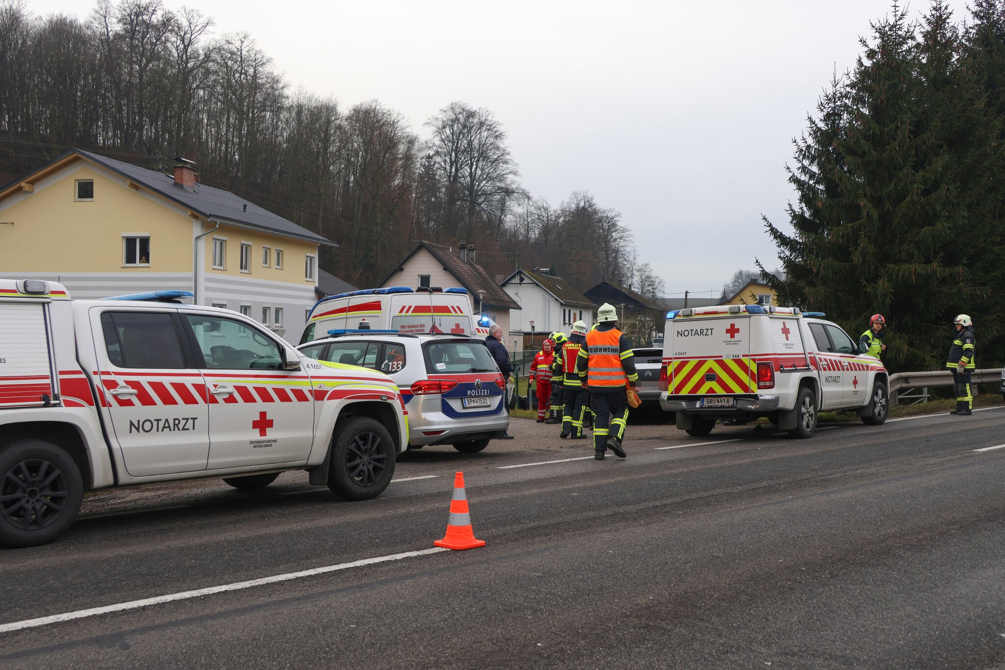 B137 Innviertler Straße: Verkehrsunfall in Schlüßlberg fordert zwei Verletzte - Grieskirchen ...