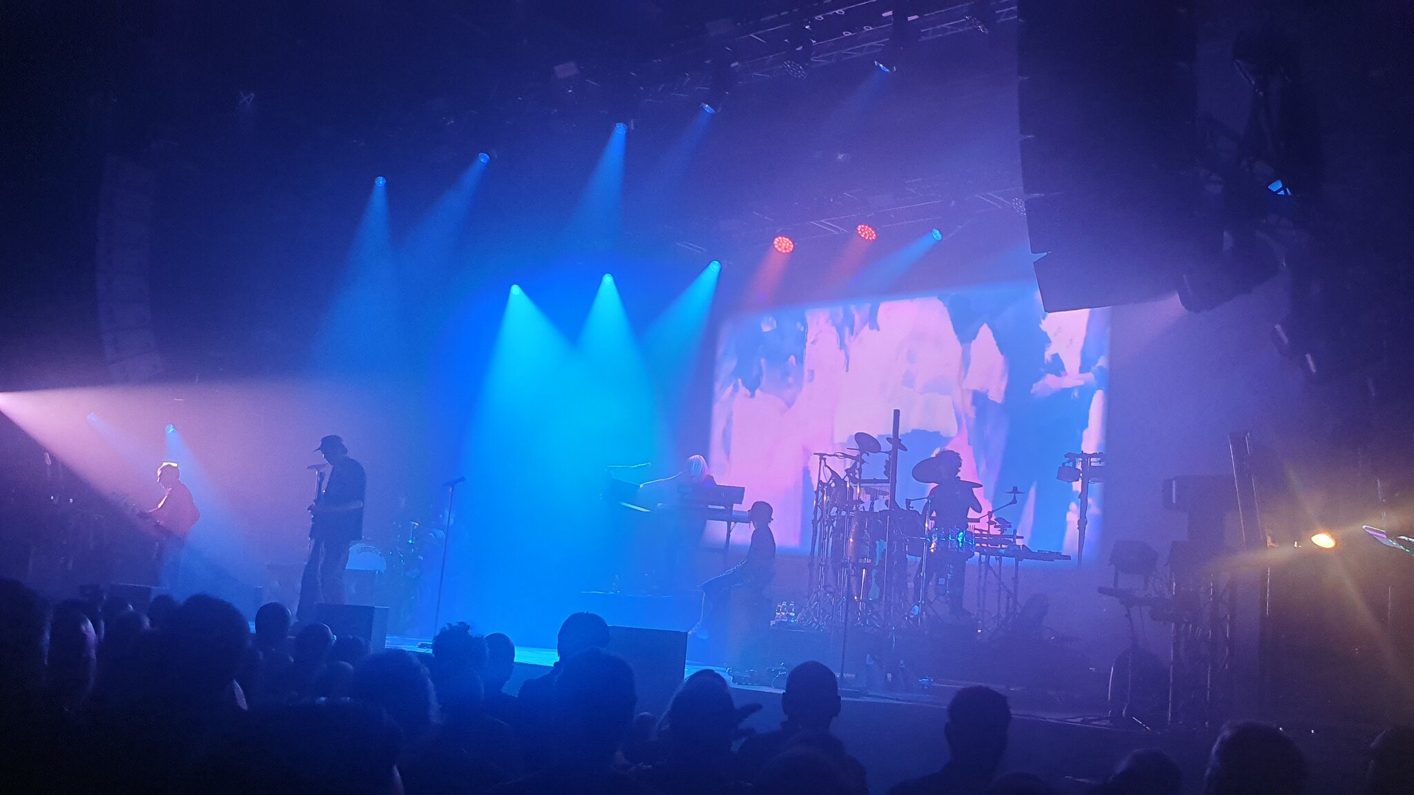 Tribute-Dance-Inferno für Maxi Jazz: Faithless live im Wiener Gasometer ...