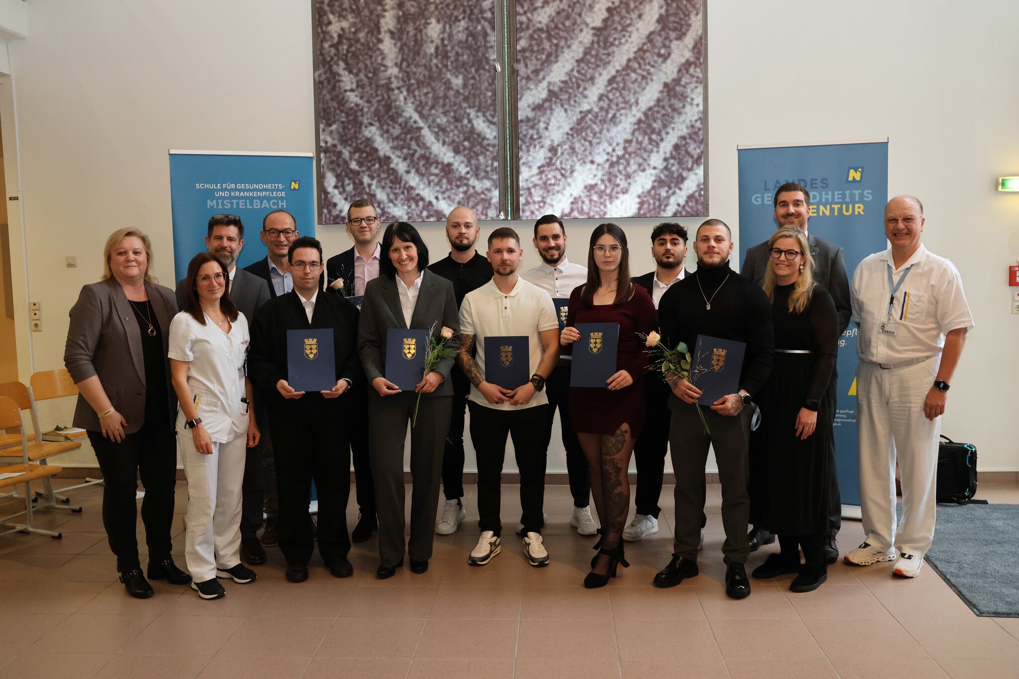 Ausgezeichneter Erfolg: Neun neue OP-Assistenten an der GuKPS ...