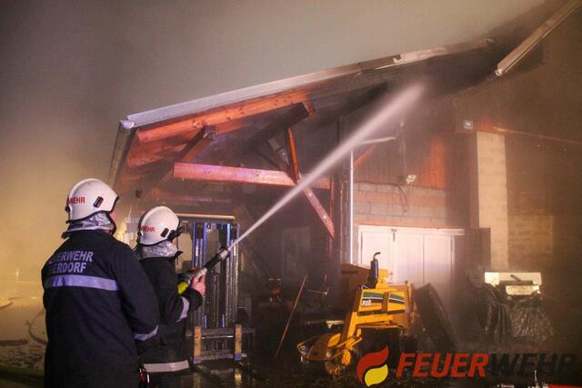 Großbrand in Oberdorf: Fünf Feuerwehren löschten Brand bei Sägewerk ...