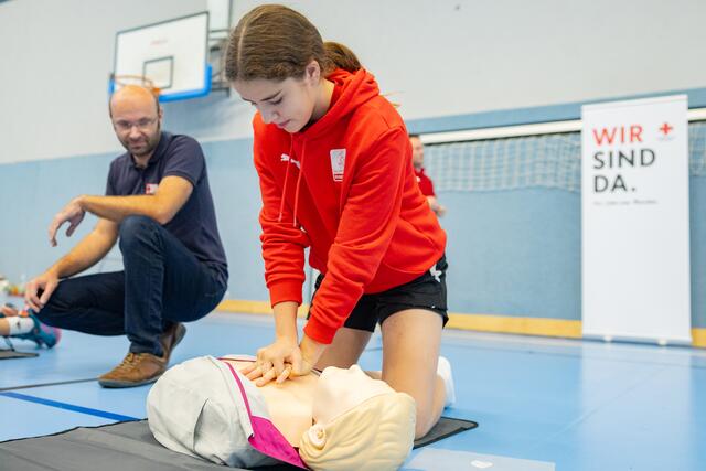 Das Programmheft 2025 ist da: Neue Kursangebote des Roten Kreuzes ...