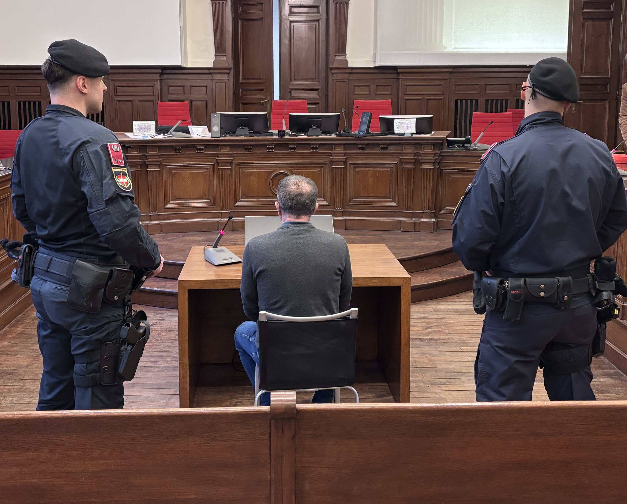 Ex-Amtsleiter wegen Kindesmissbrauch vor Gericht: "Ich habe mich um das ...