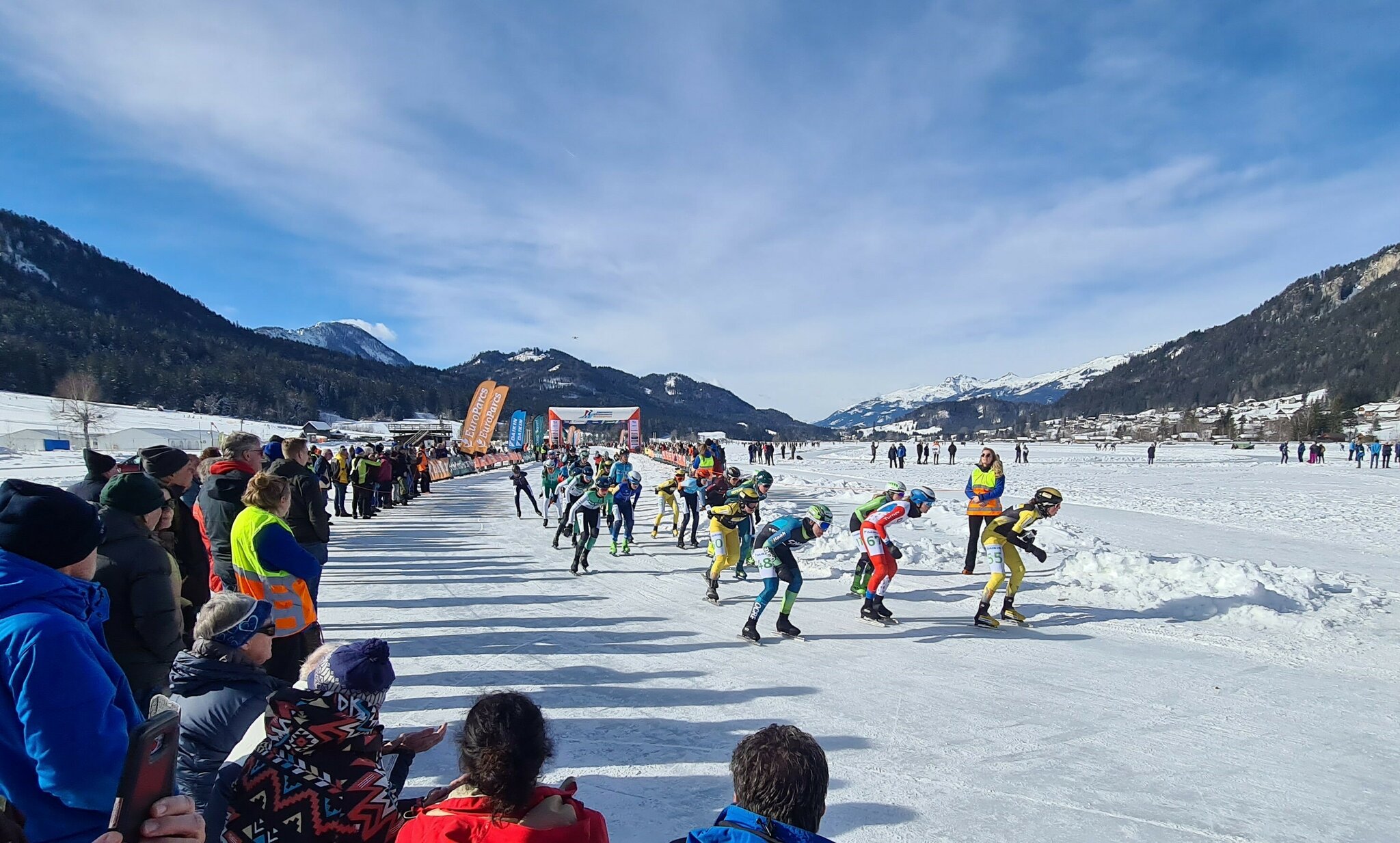 Eislaufen: 11-Städte-Tour begeistert am Weissensee Tausende - Gailtal