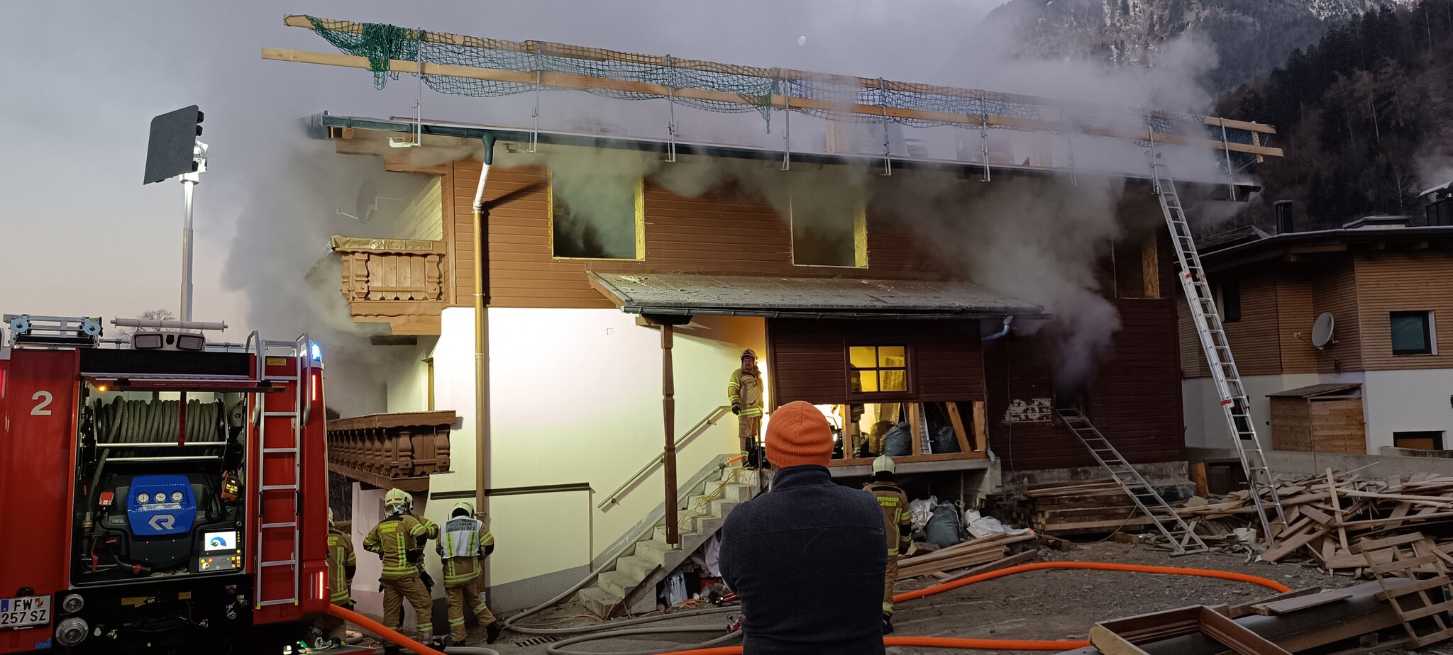 Eilmeldung: Brand auf der Baustelle eines Wohnhauses in Jenbach - Schwaz