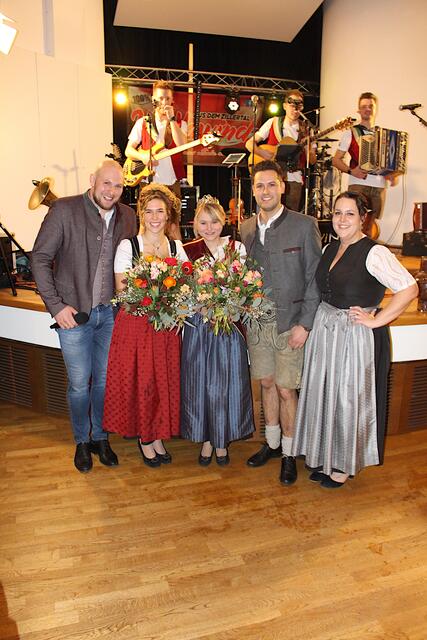 Beste Stimmung am Thaurer Jungbauernball: Krönung der ...