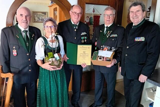 Ehrenzeichen in Gold: ÖKB-Glückwünsche zum 75-er an Johann Steinbauer ...