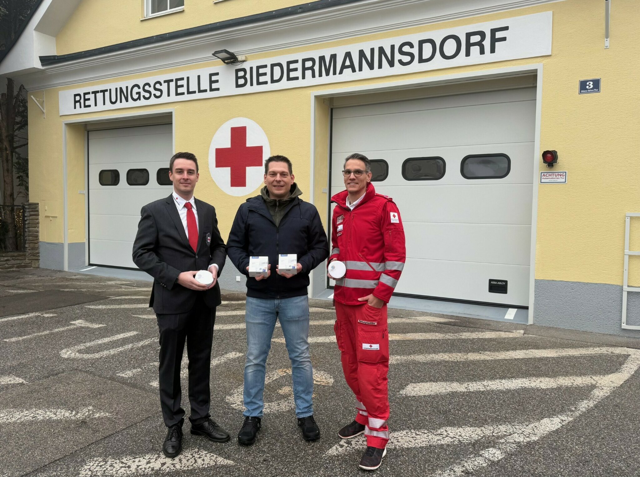 Biedermannsdorf: Rettungsstelle freut sich über neue Rauchmelder - Mödling