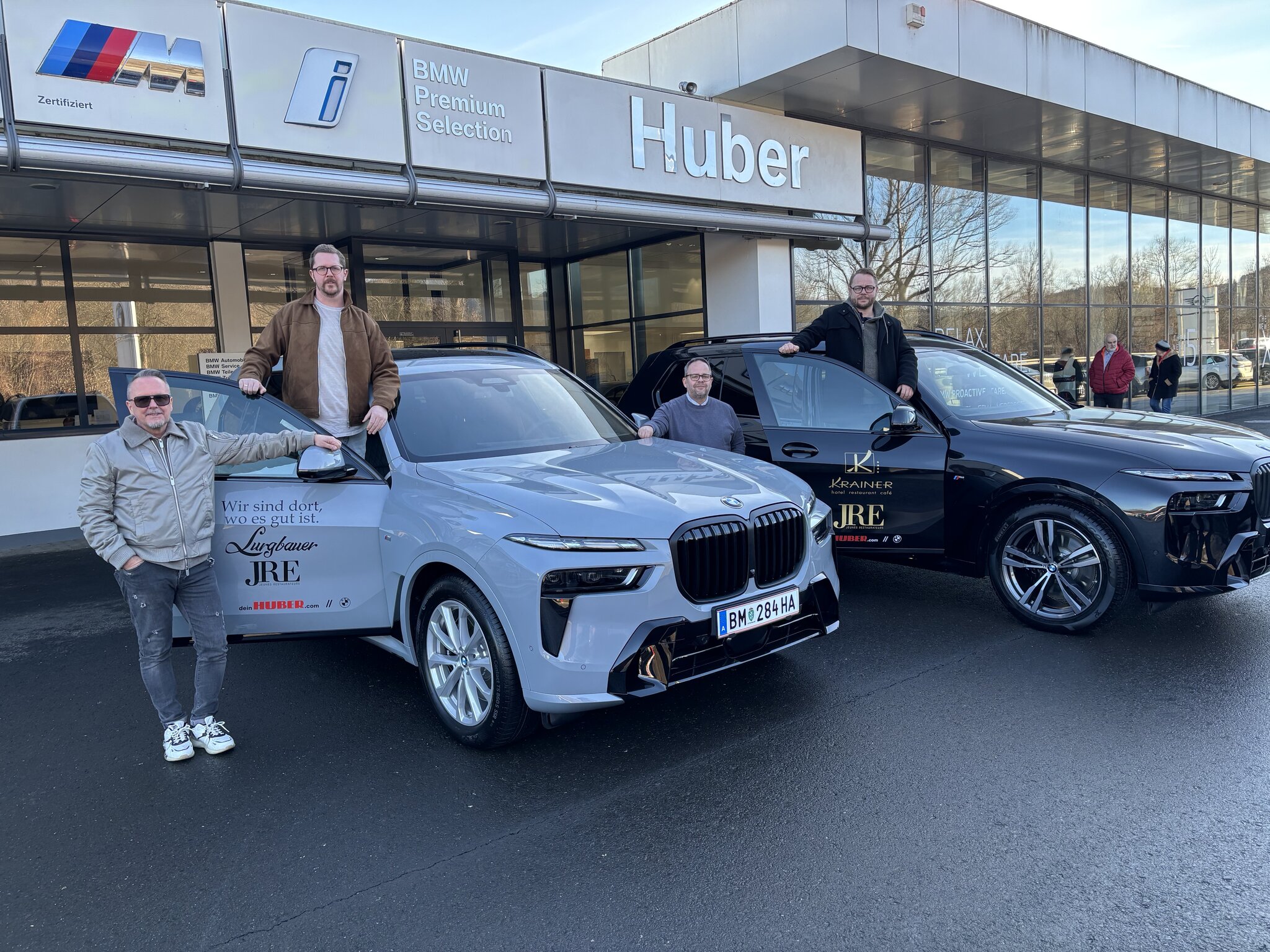 Werbekampagne von BMW Österreich: Ein Auto mit viel Platz für Hauben ...