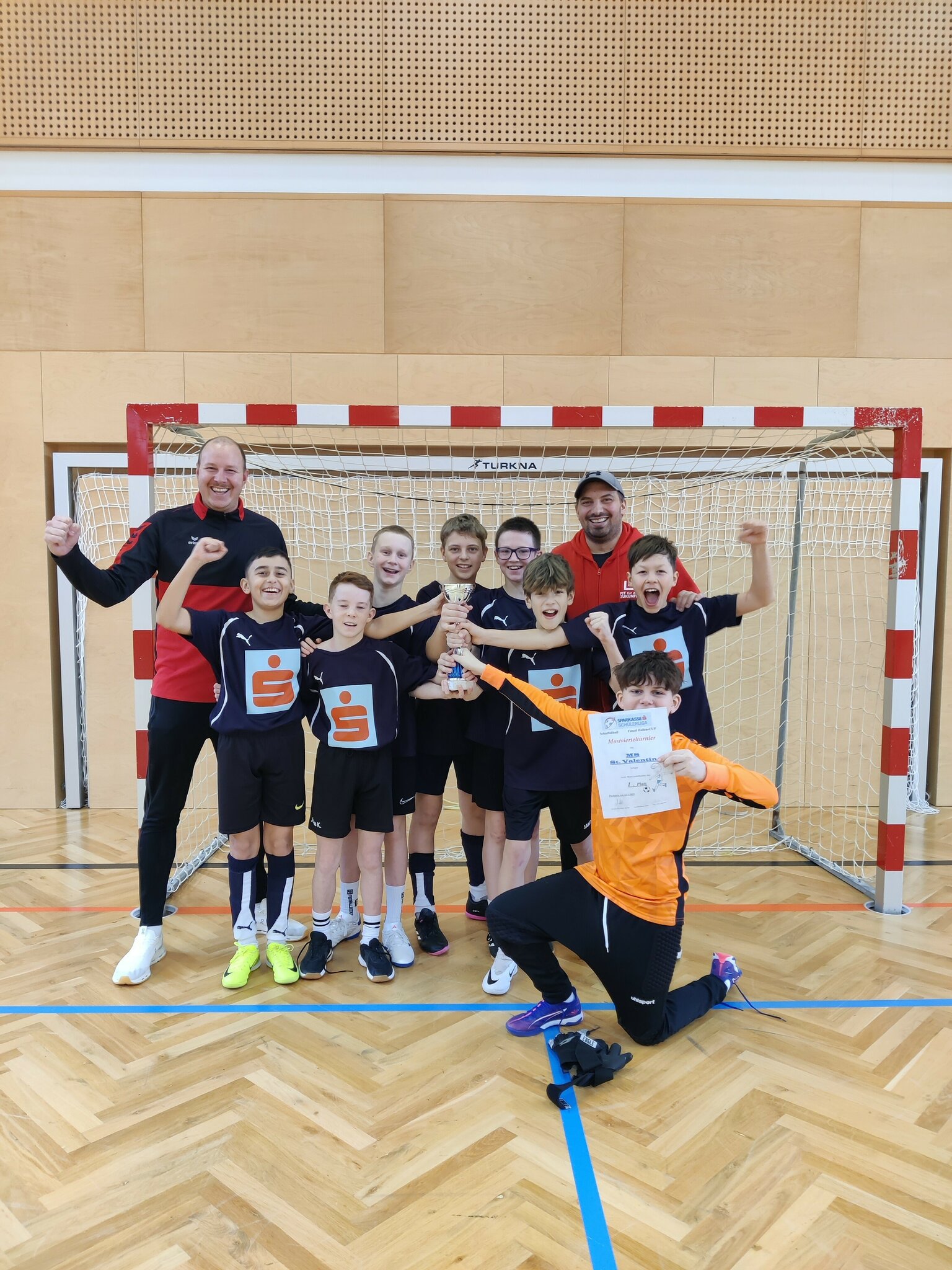 Schülerliga-Sieg für SMS St. Valentin: Nachwuchskicker holen ...