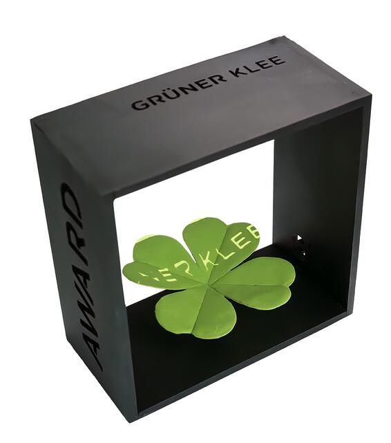 Beitrag für Wirtschaft und Gesellschaft: Alexandra Vierlinger mit dem ...